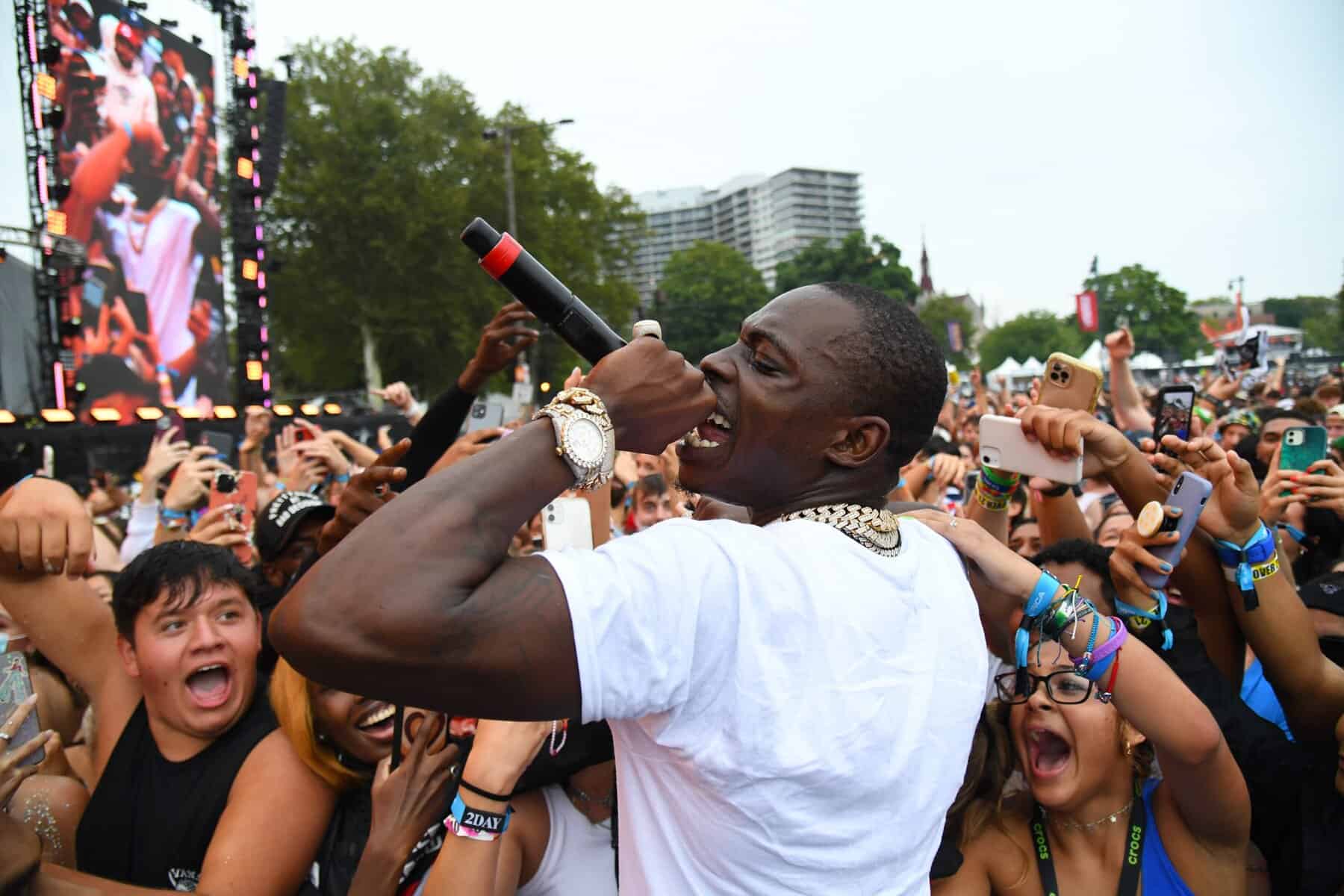 The Source |Here's the Cover Artwork For Drake's 'Views From the 6' Album