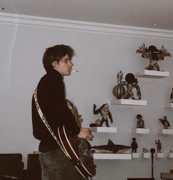 Estebanbeckmann DROPS HIS NEW SINGLE “Love Sucks”