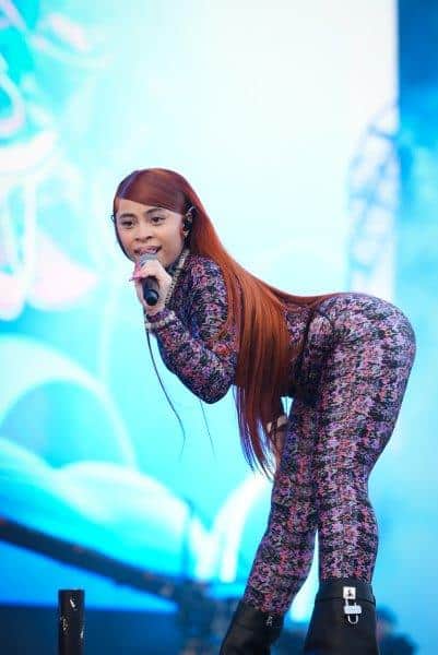 Fans Hold “I Am the Biggest Munch” Sign During Ice Spice’s Rolling Loud ...